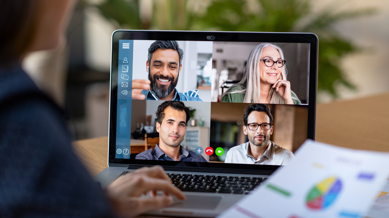 How to Lead Remote Teams Effectively: Leadership Skills for the Digital ...